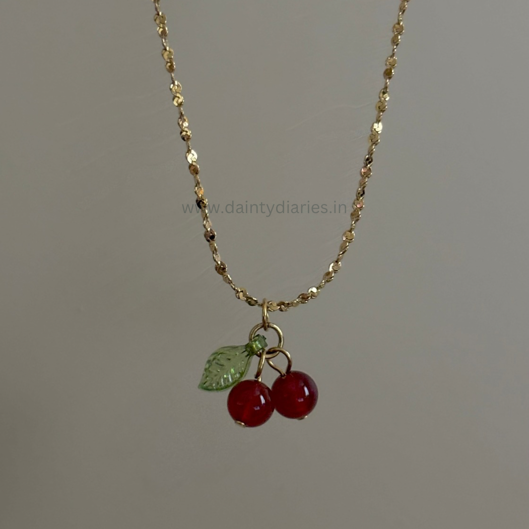 Kelly Chain – Dainty Diaries